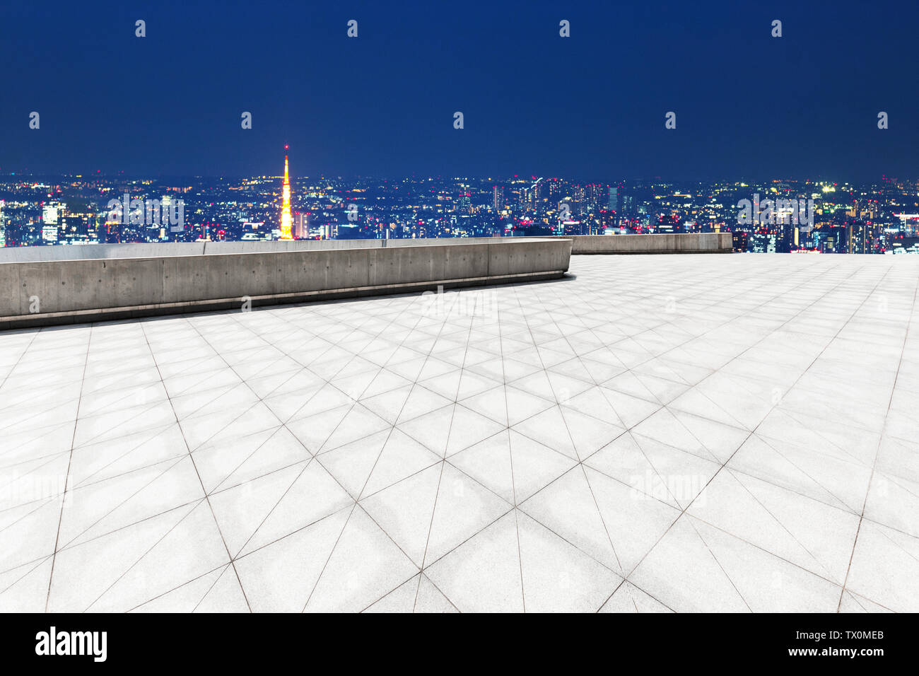 empty floor with cityscape of tokyo at night Stock Photo - Alamy