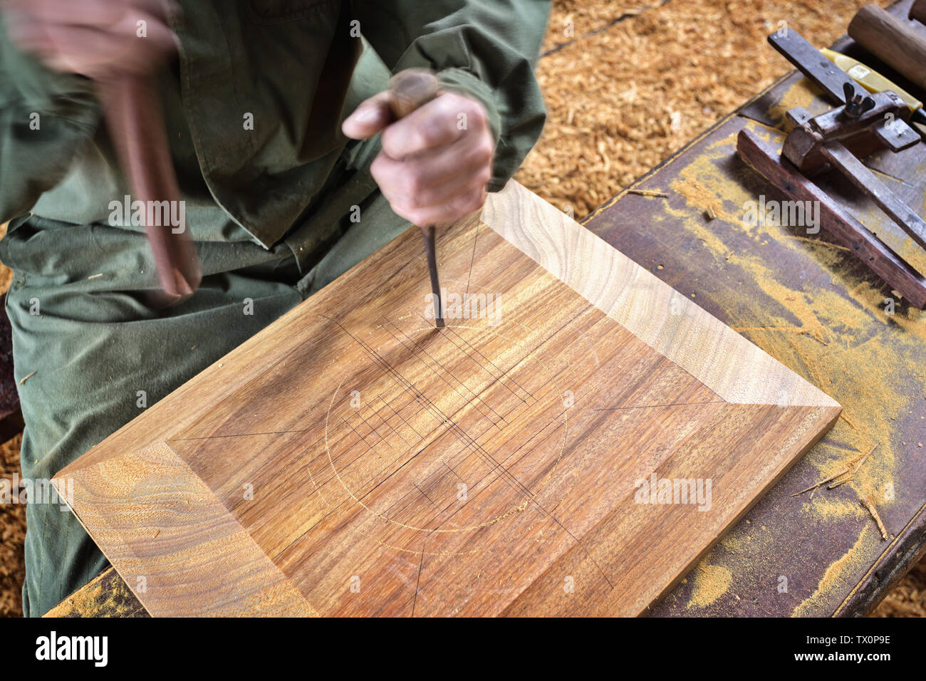 Carpenter working workshop china hi-res stock photography and images ...
