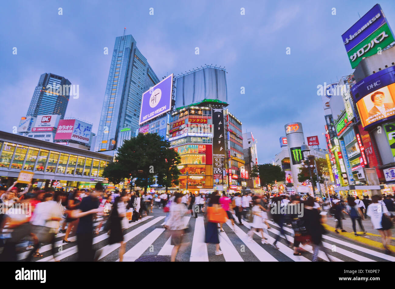Tokyo sidewalks hi-res stock photography and images - Alamy