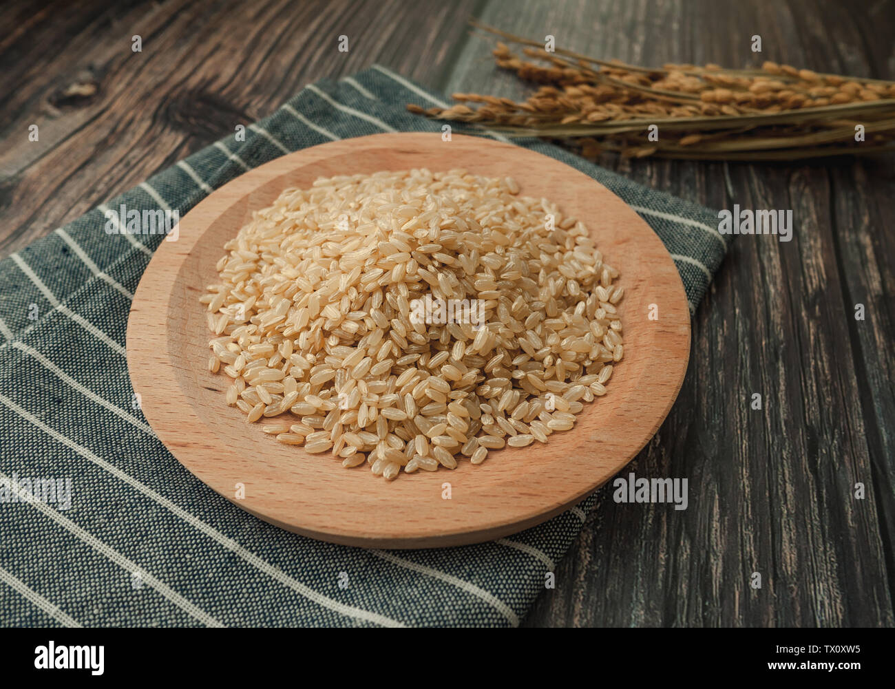 Close-up grain grain healthy organic brown rice Stock Photo - Alamy