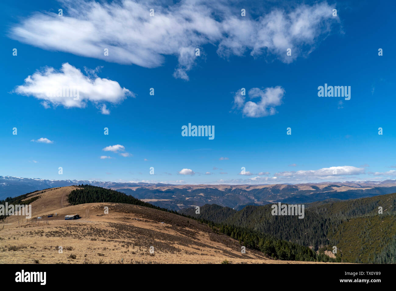 Snow line at the tibetan plateau hi-res stock photography and images ...
