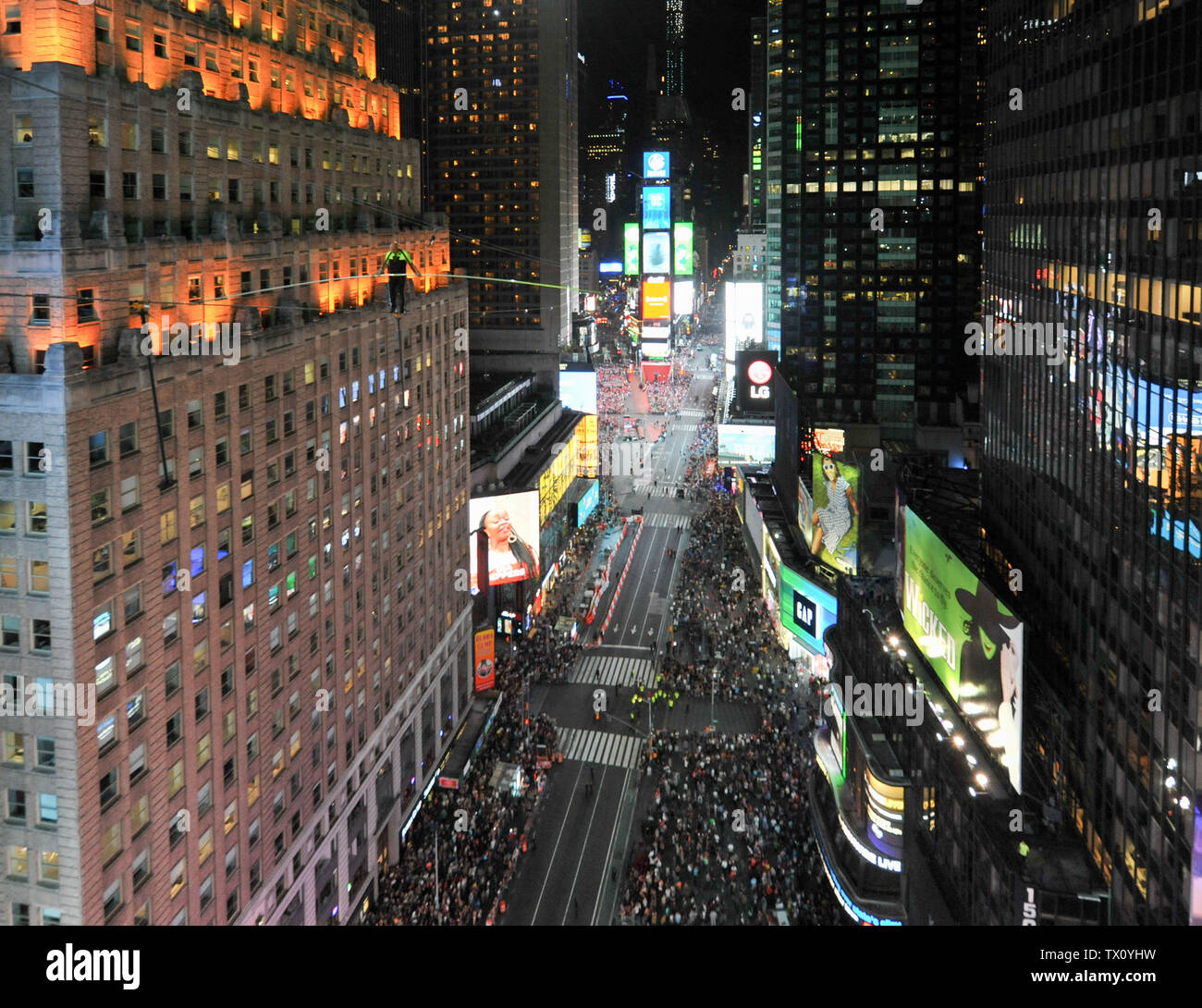 Nik and Lijana Wallenda walk a high wire across Times Square, New York ...