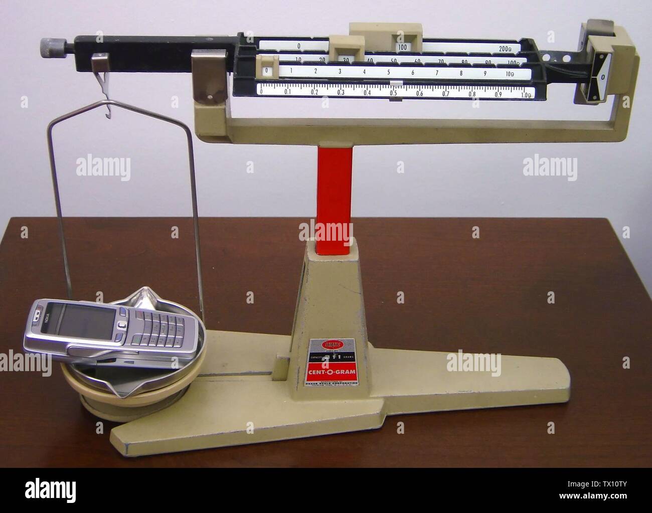 Beam balance grams hi-res stock photography and images - Alamy