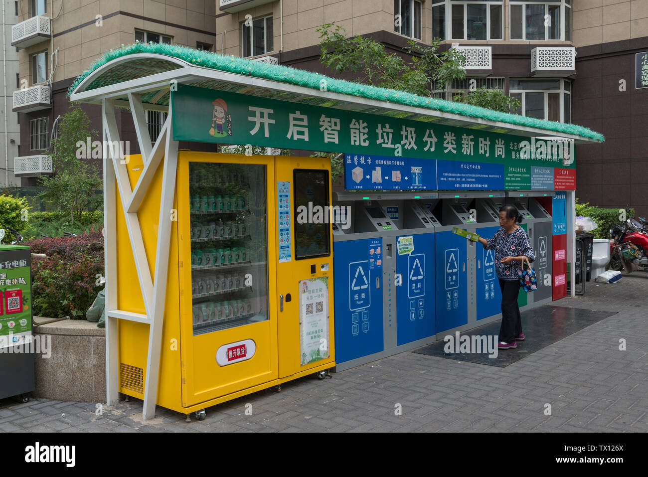 Sorting rubbish hi-res stock photography and images - Alamy