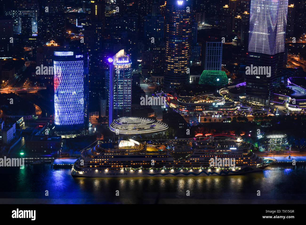 Shanghai Harbour International Passenger Terminal Stock Photo - Alamy