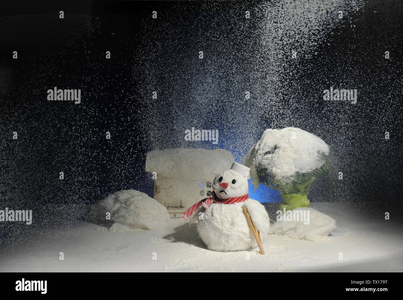 Broken snowman hi-res stock photography and images - Alamy