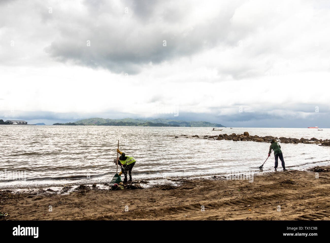 Malaysia plastic waste hi-res stock photography and images - Alamy