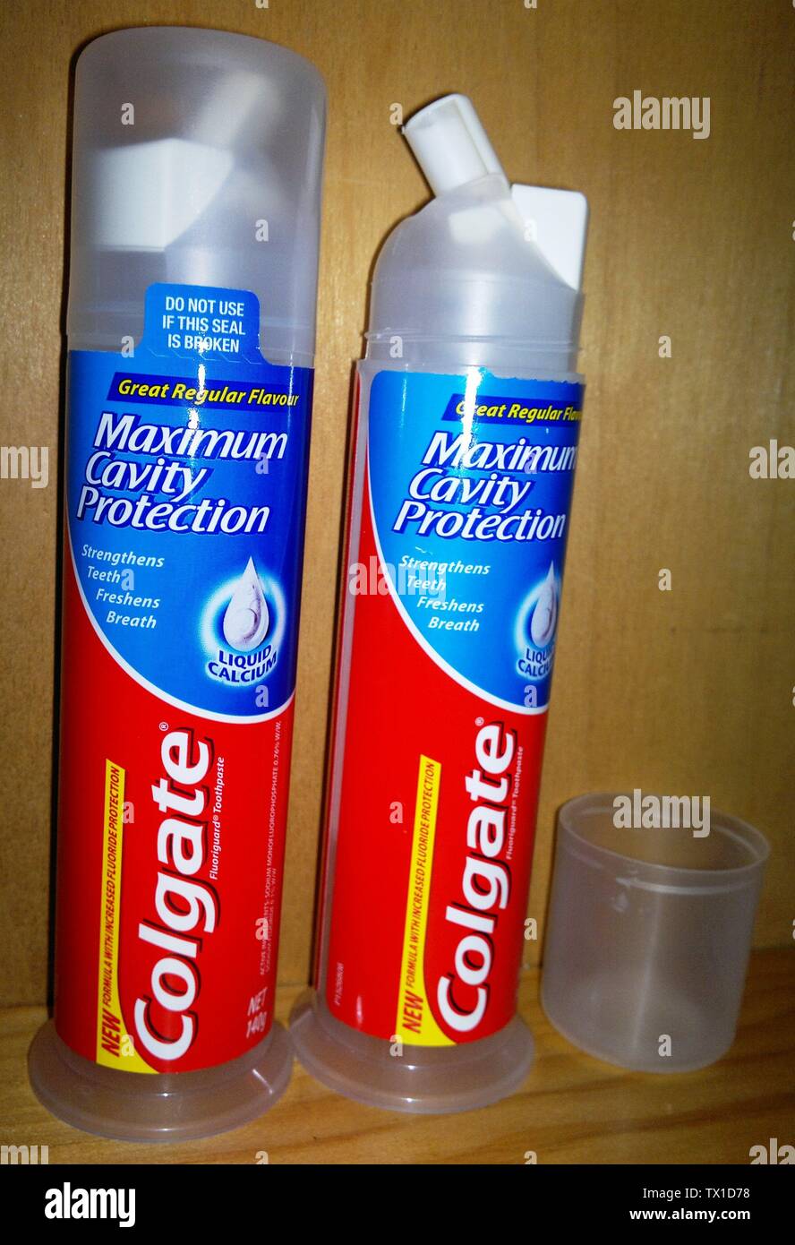 Colgate toothpaste pump dispenser hi-res stock photography and images ...