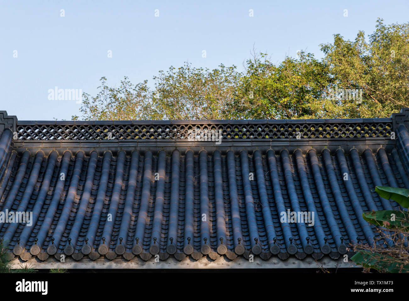 Walls eaves hi-res stock photography and images - Alamy