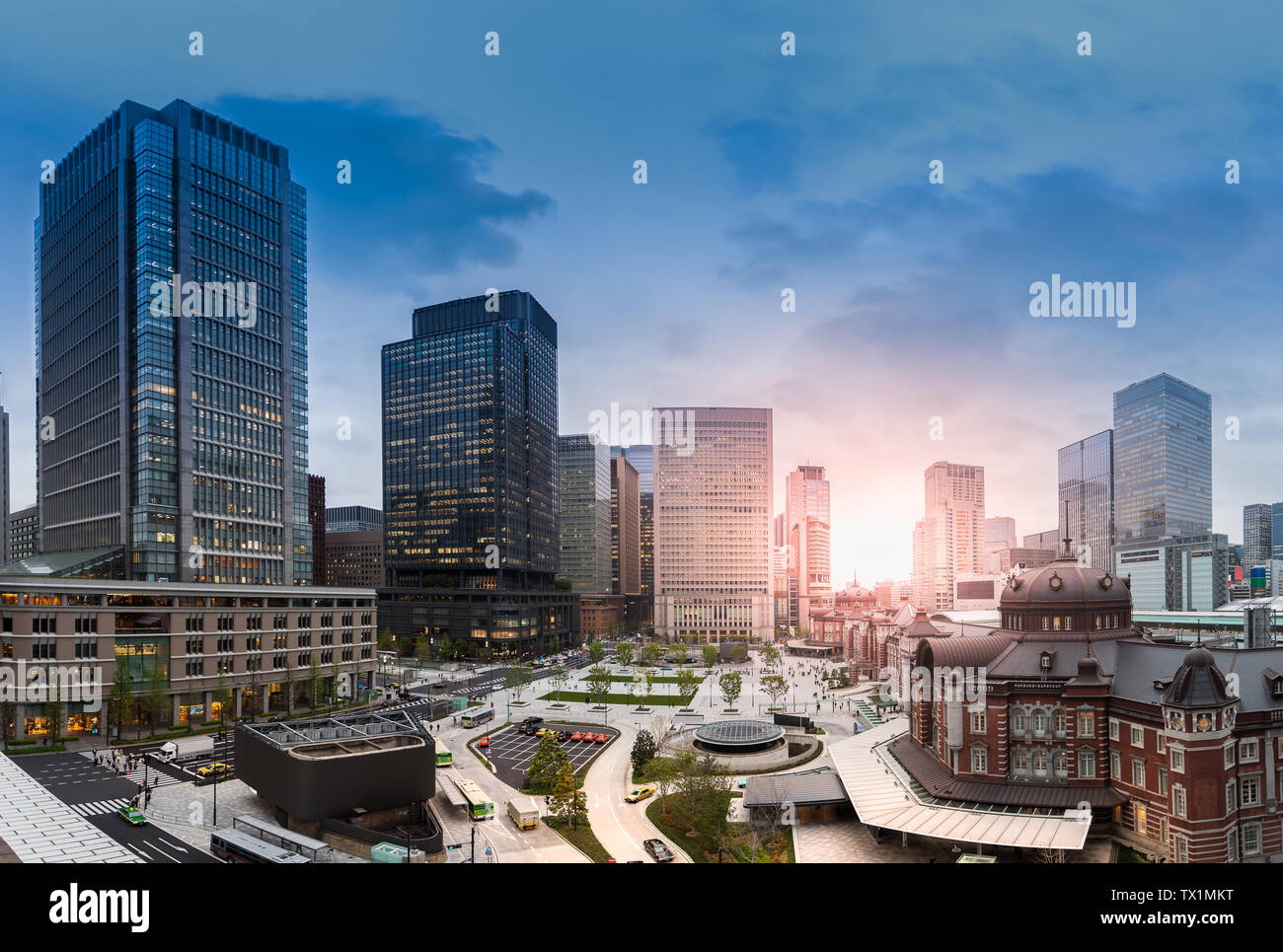 Daylight japan tokyo railway station old buildings hi-res stock photography and images - Alamy