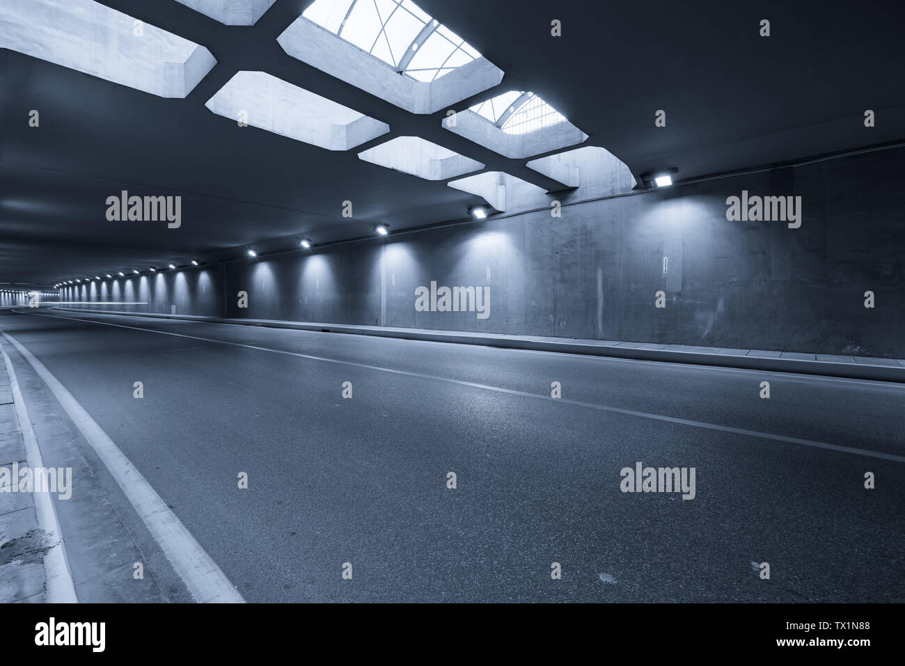 Underground subway tunnel bright lighting hi-res stock photography and ...