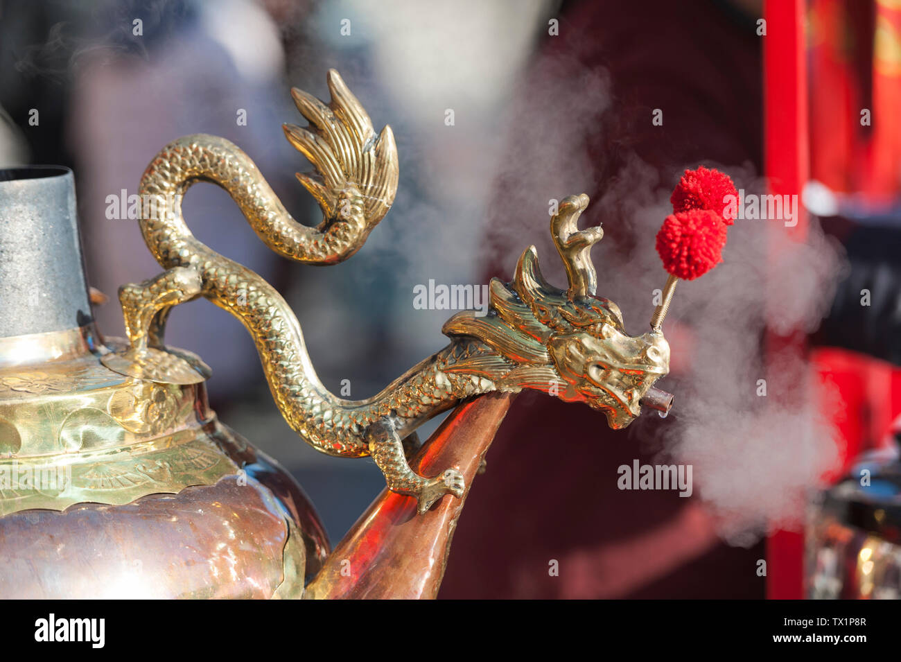 Dragon pot art hi-res stock photography and images - Alamy