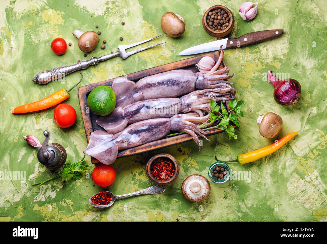 Raw cuttlefish hi-res stock photography and images - Alamy