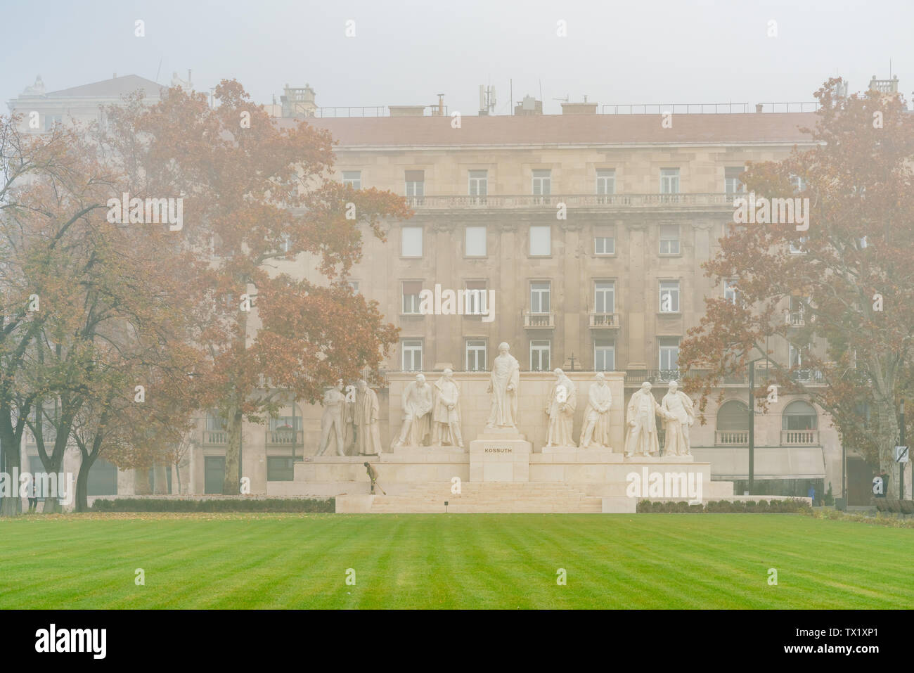 Budapest memorial kossuth statue hi-res stock photography and images ...