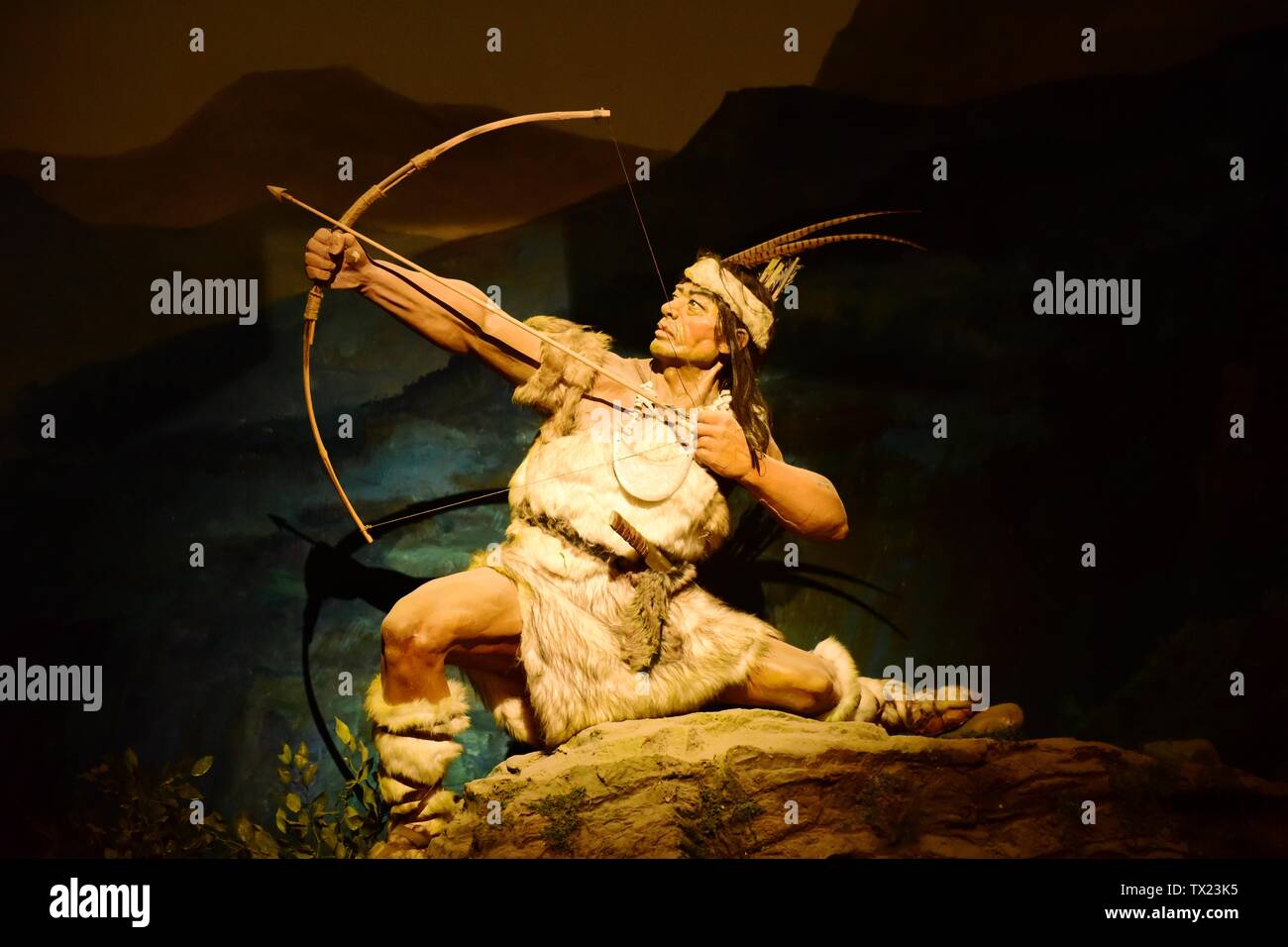 Ancient bow and arrow hi-res stock photography and images - Alamy