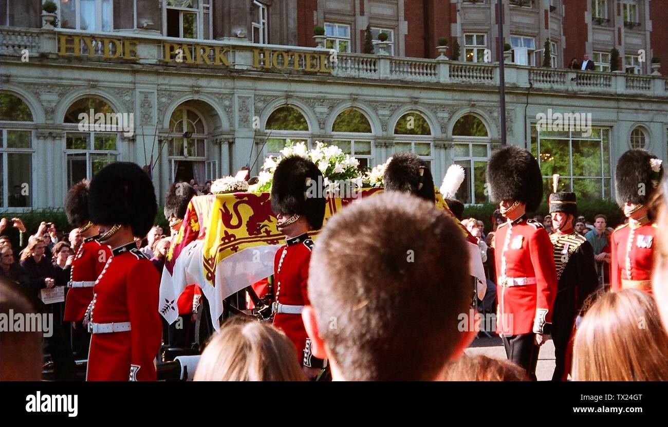 Funeral of diana princess of wales hi-res stock photography and images ...