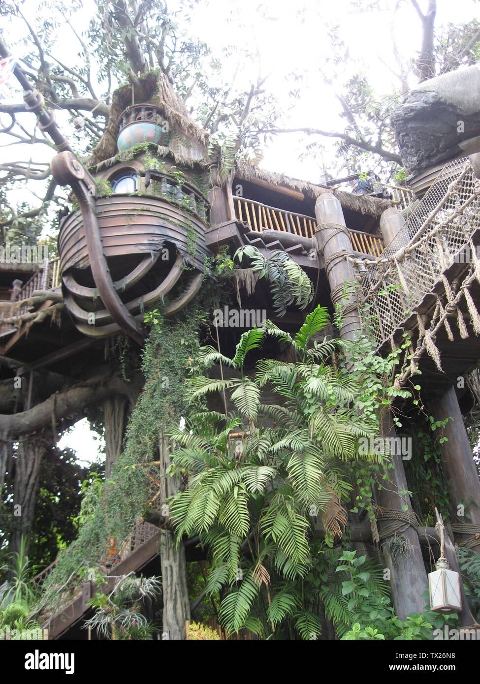 Tarzans treehouse hi-res stock photography and images - Alamy