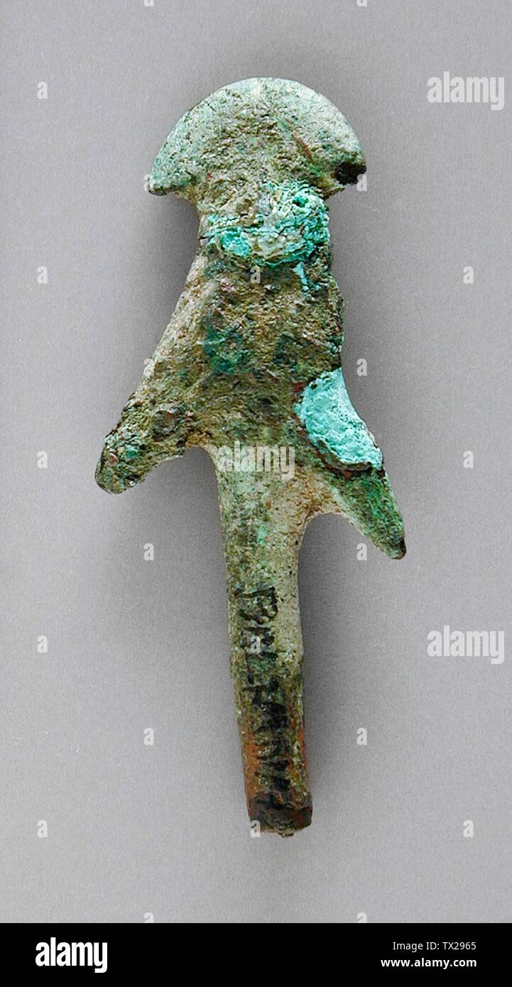 Double barbed model arrow tip hi-res stock photography and images - Alamy