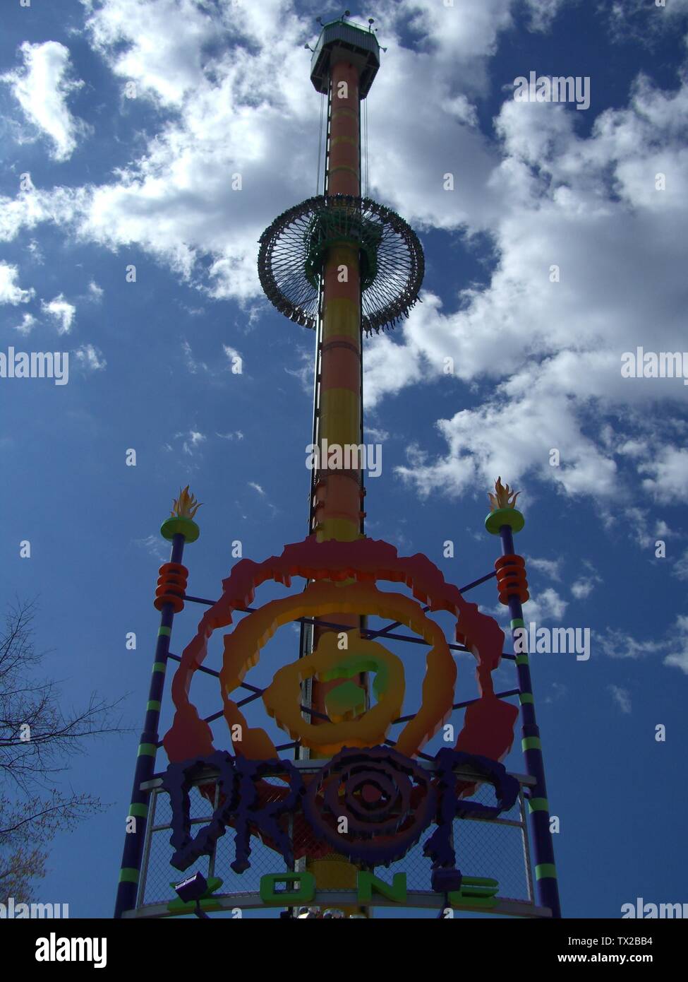 Drop tower hi-res stock photography and images - Alamy