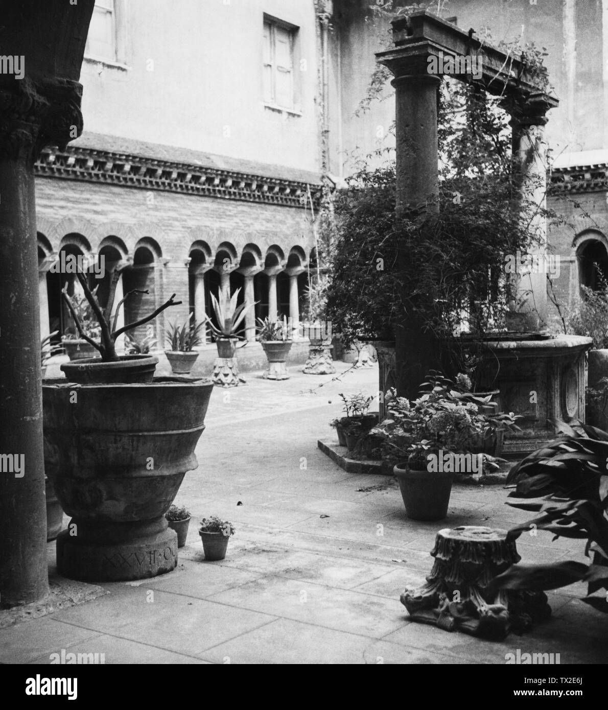 Cloister capitals Black and White Stock Photos & Images - Alamy