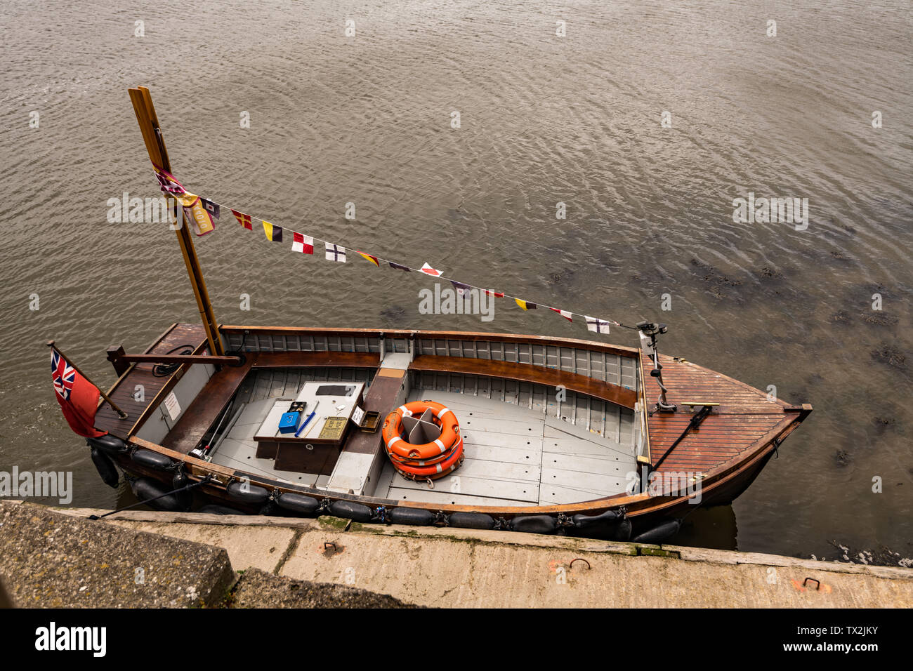 Foot passenger ferry on river dart hi-res stock photography and images ...