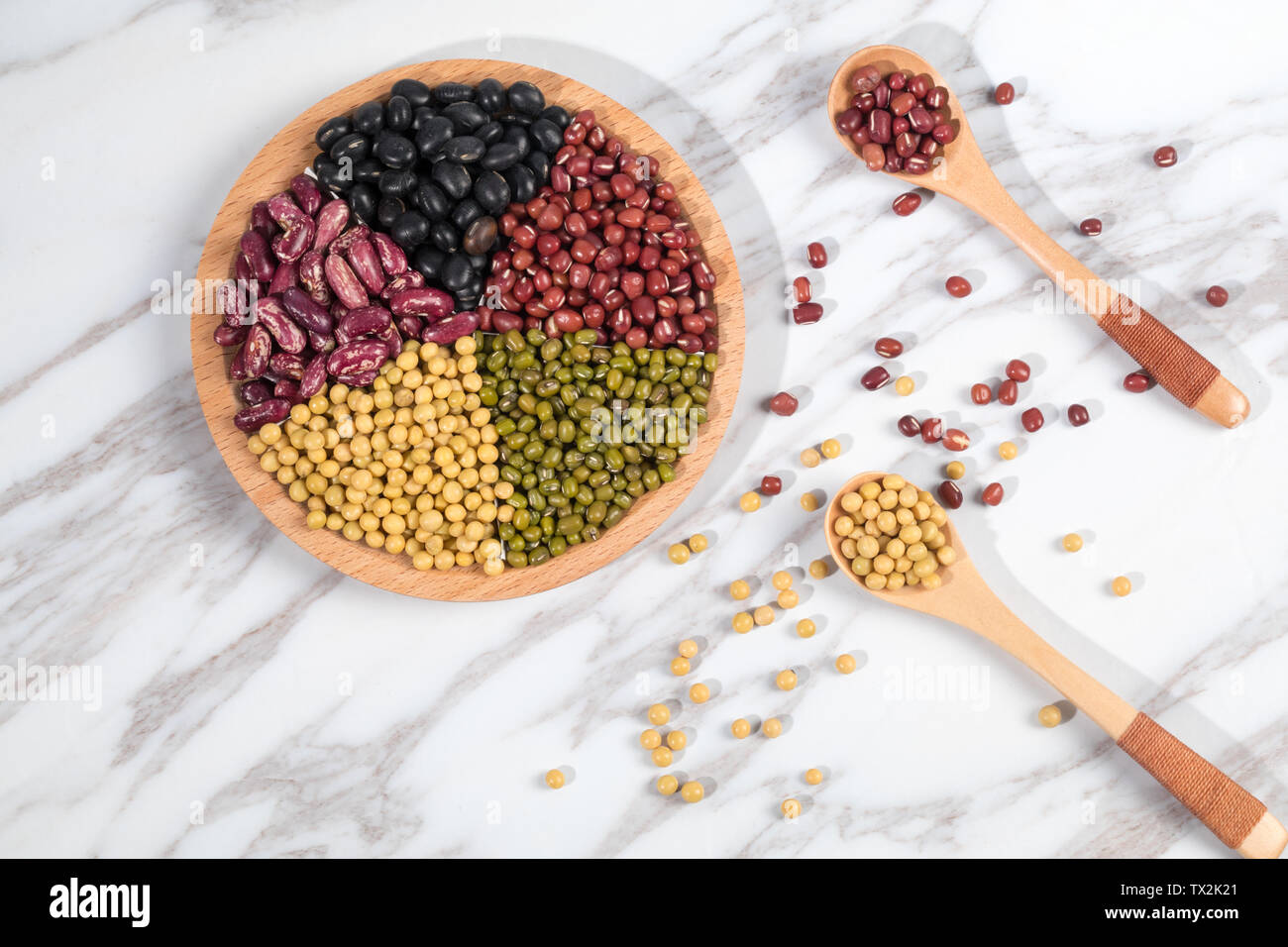 Piles of corn hi-res stock photography and images - Alamy