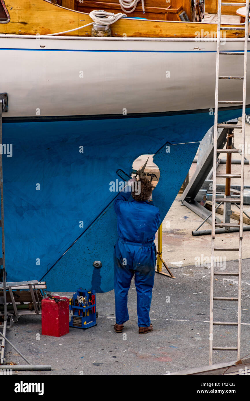 Man working on boat in dry dock hi-res stock photography and images - Alamy