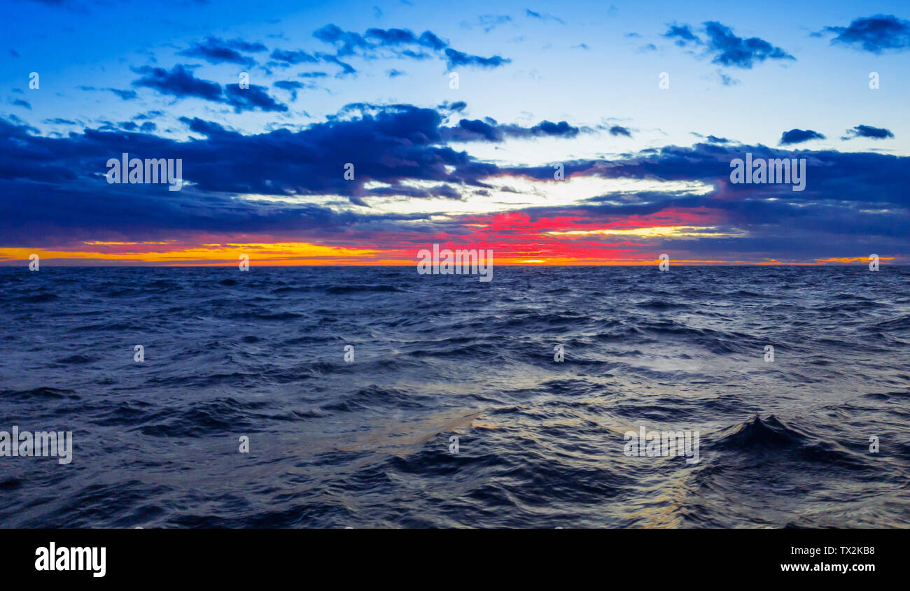 Crimson blue ocean hi-res stock photography and images - Alamy