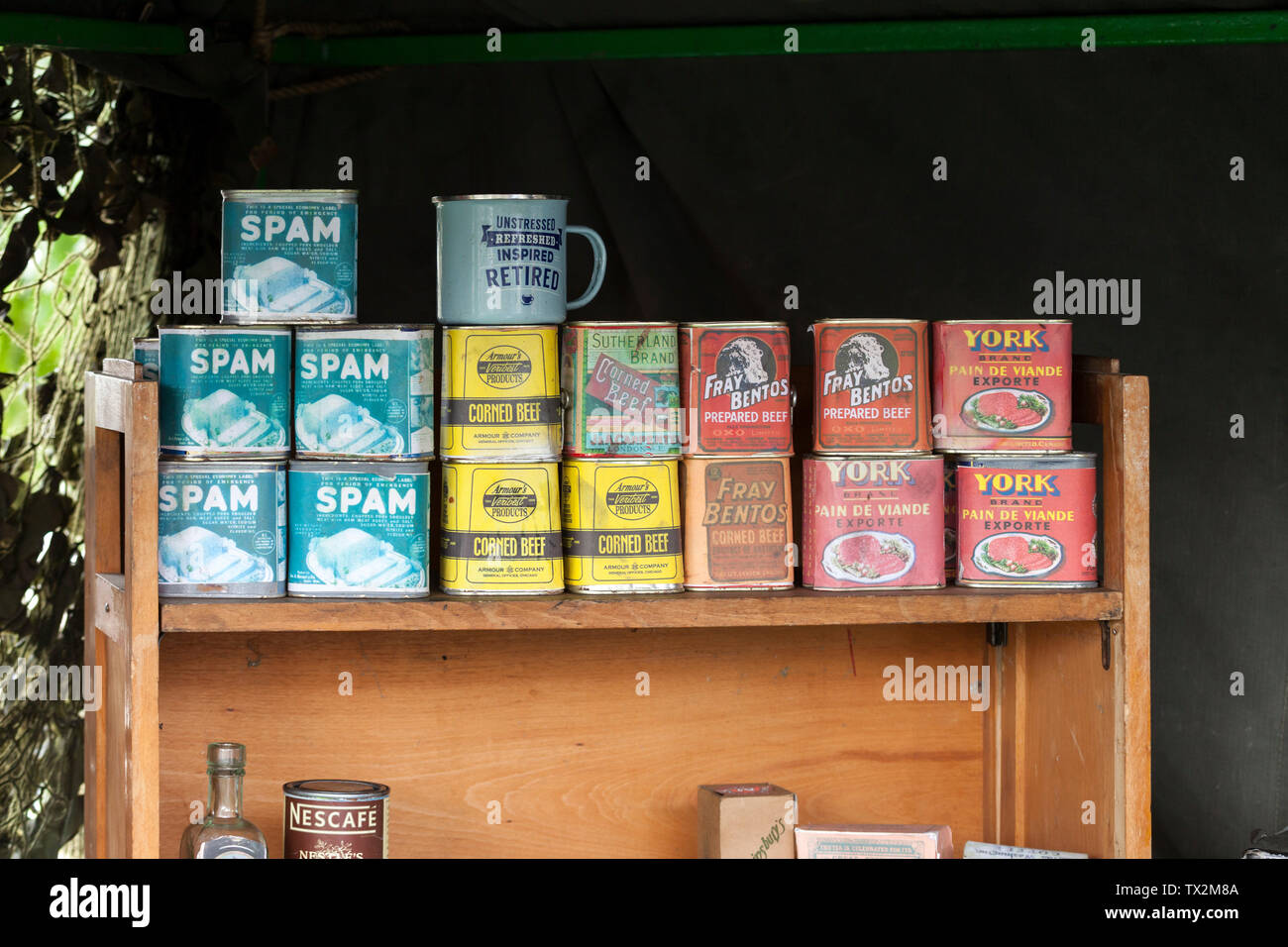 Tinned food 1940s hi-res stock photography and images - Alamy