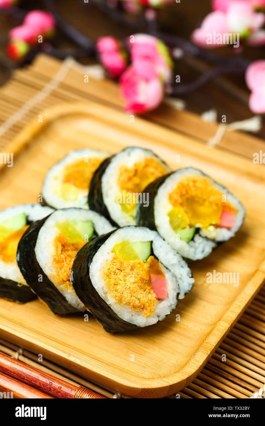 Korean Laver rice in bamboo plate Stock Photo - Alamy