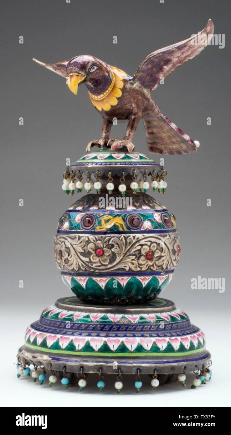 Silver falcon hi-res stock photography and images - Alamy