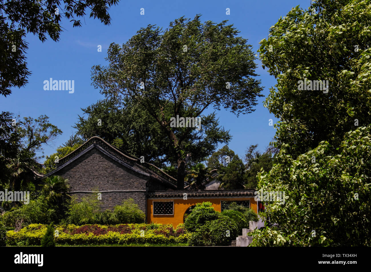 Yangzhou temple hi-res stock photography and images - Alamy