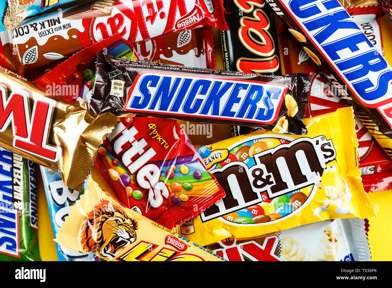 Bounty chocolate bar wrapper hi-res stock photography and images - Alamy