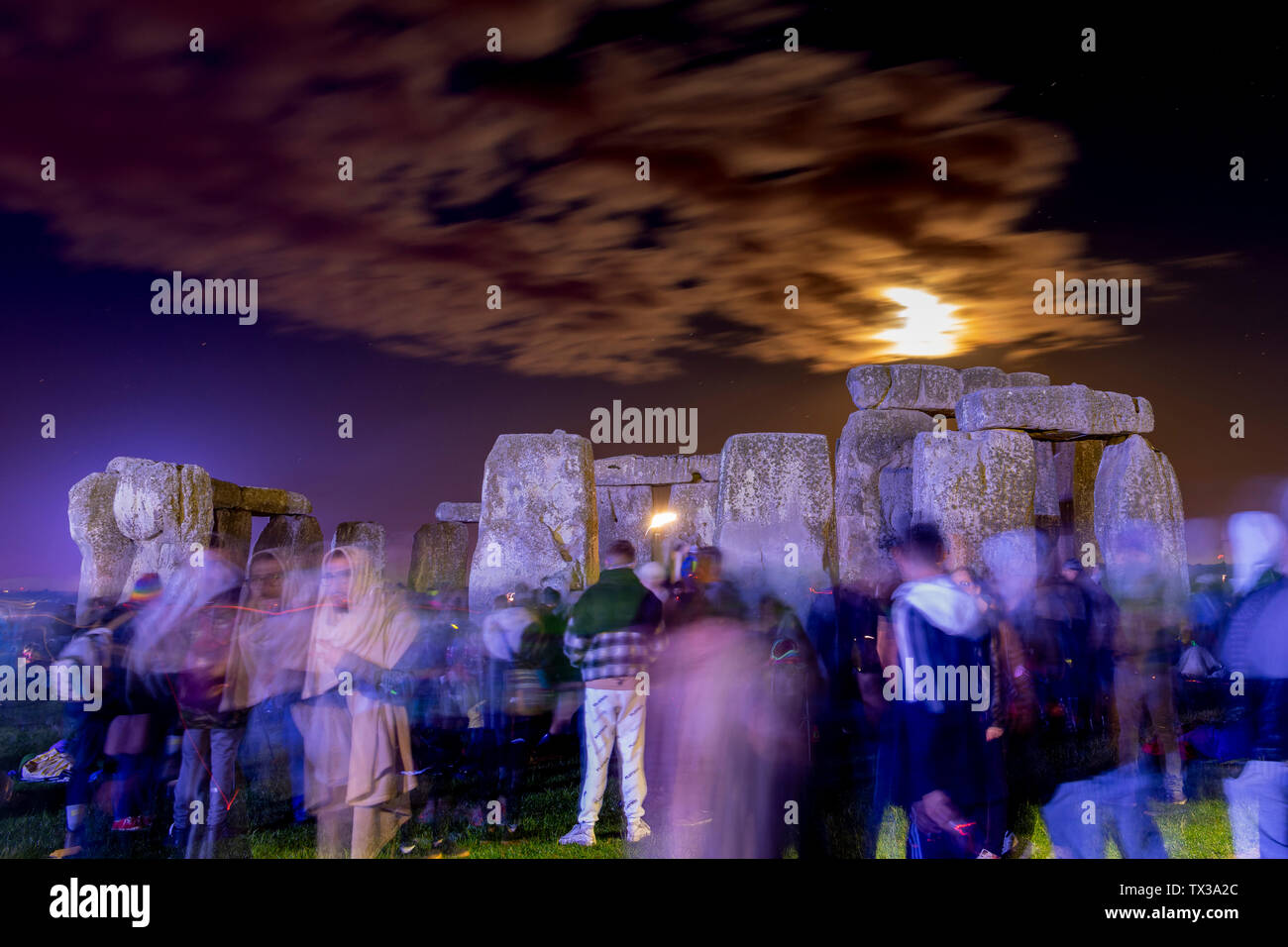 Solstice crowd hi-res stock photography and images - Alamy