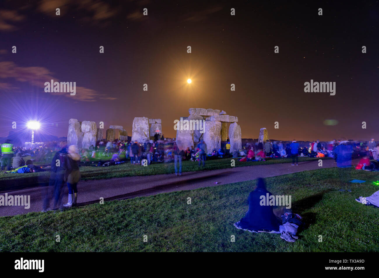 Solstice at stonehenge hi-res stock photography and images - Alamy