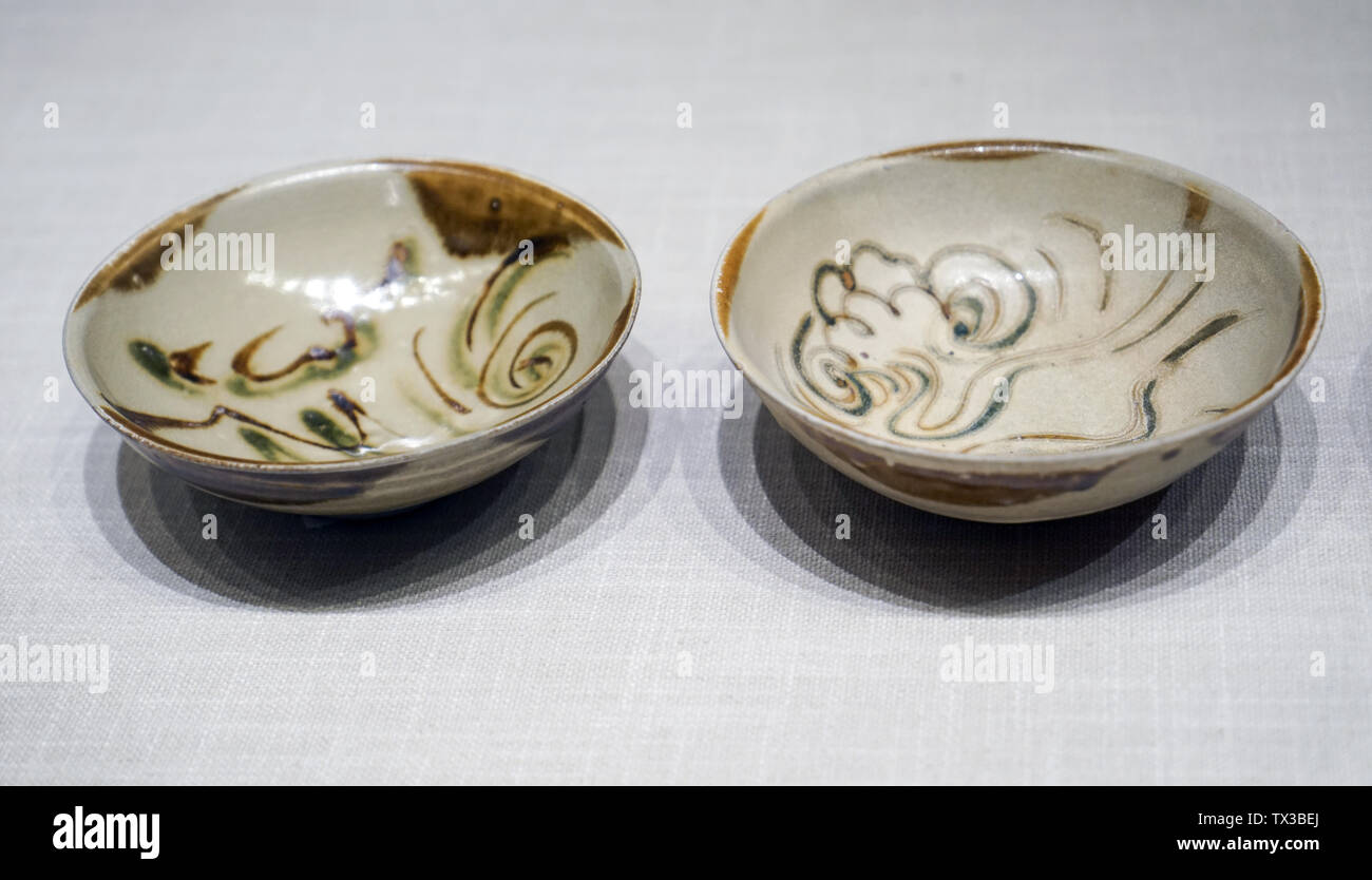 Ming Dynasty porcelain Stock Photo - Alamy