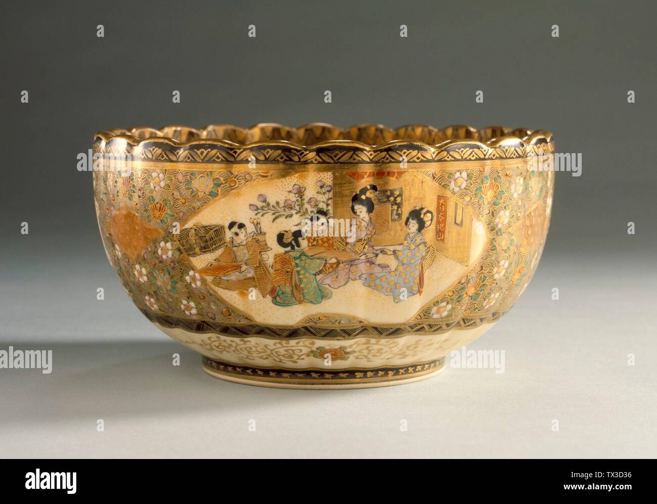 Gold satsuma ware satsuma ware hi-res stock photography and images - Alamy