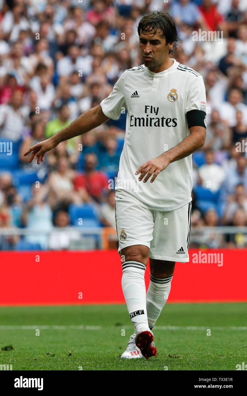 Real madrid raul 2002 hi-res stock photography and images - Alamy