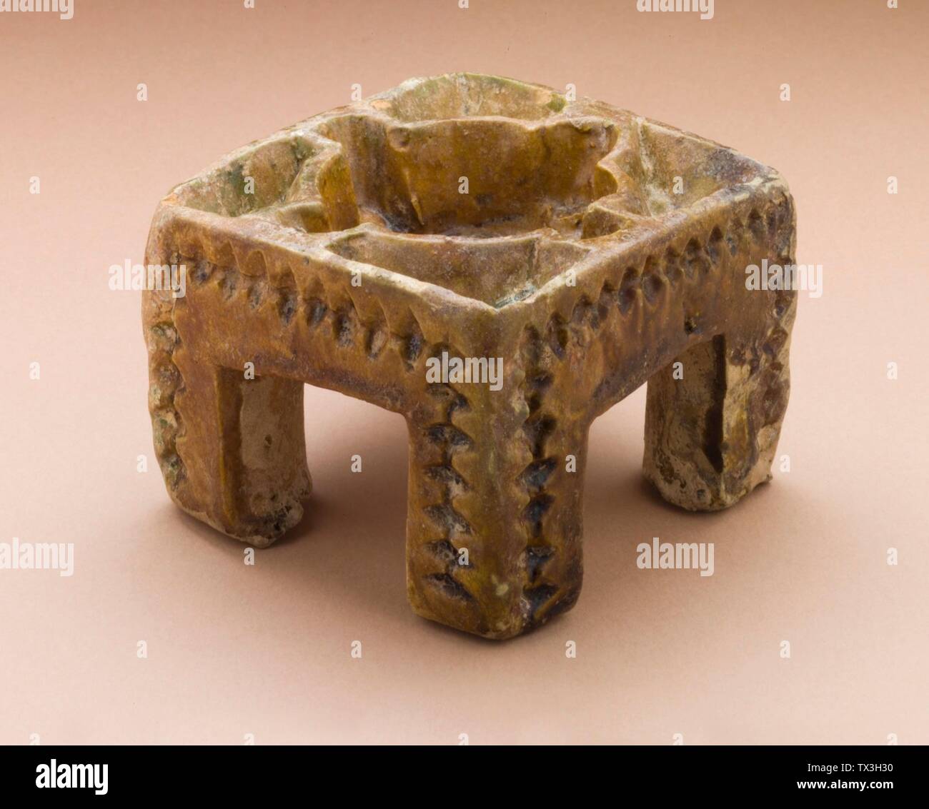 Four legged vessel hi-res stock photography and images - Alamy