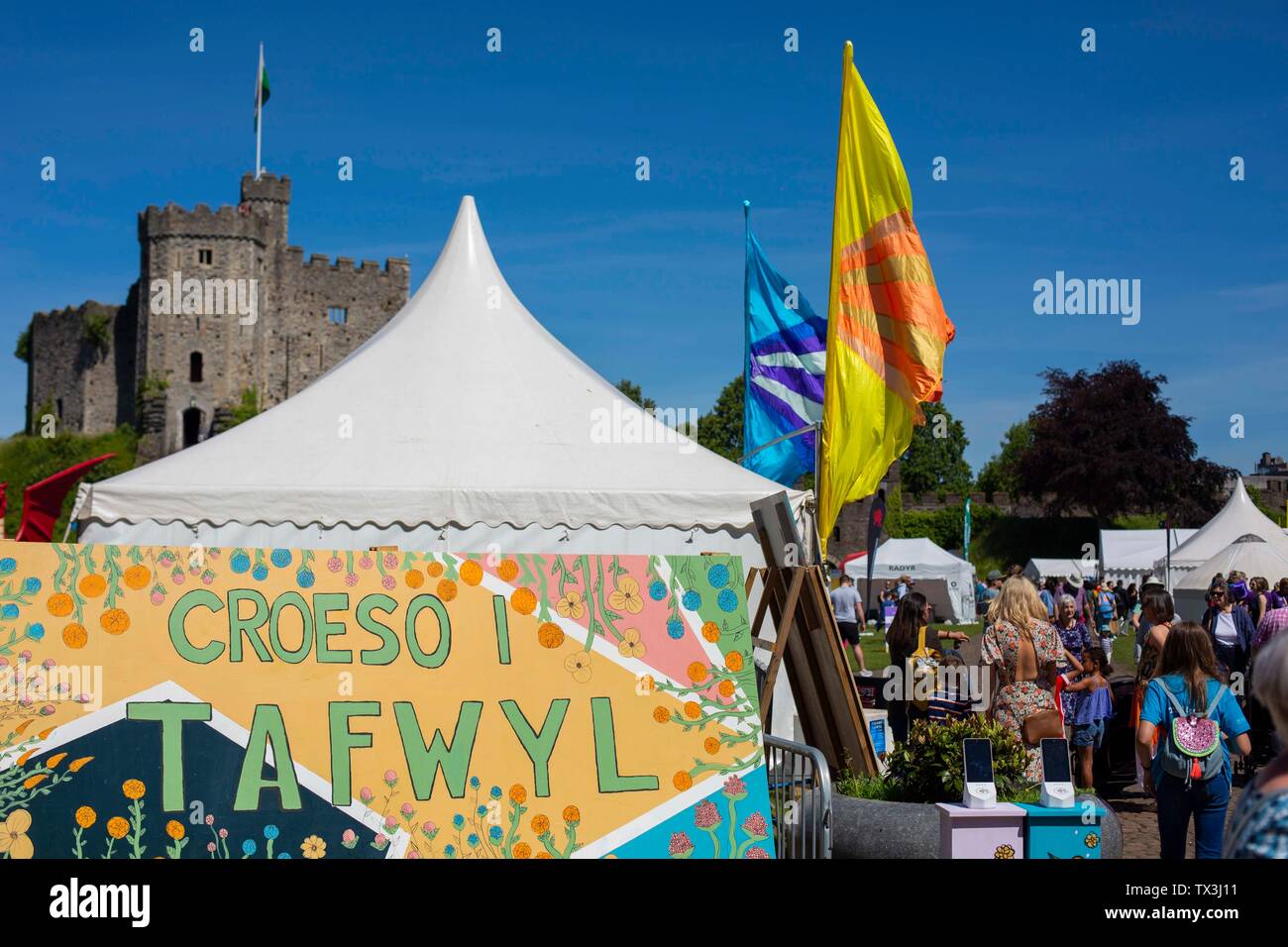 Welcome to cardiff sign hi-res stock photography and images - Alamy
