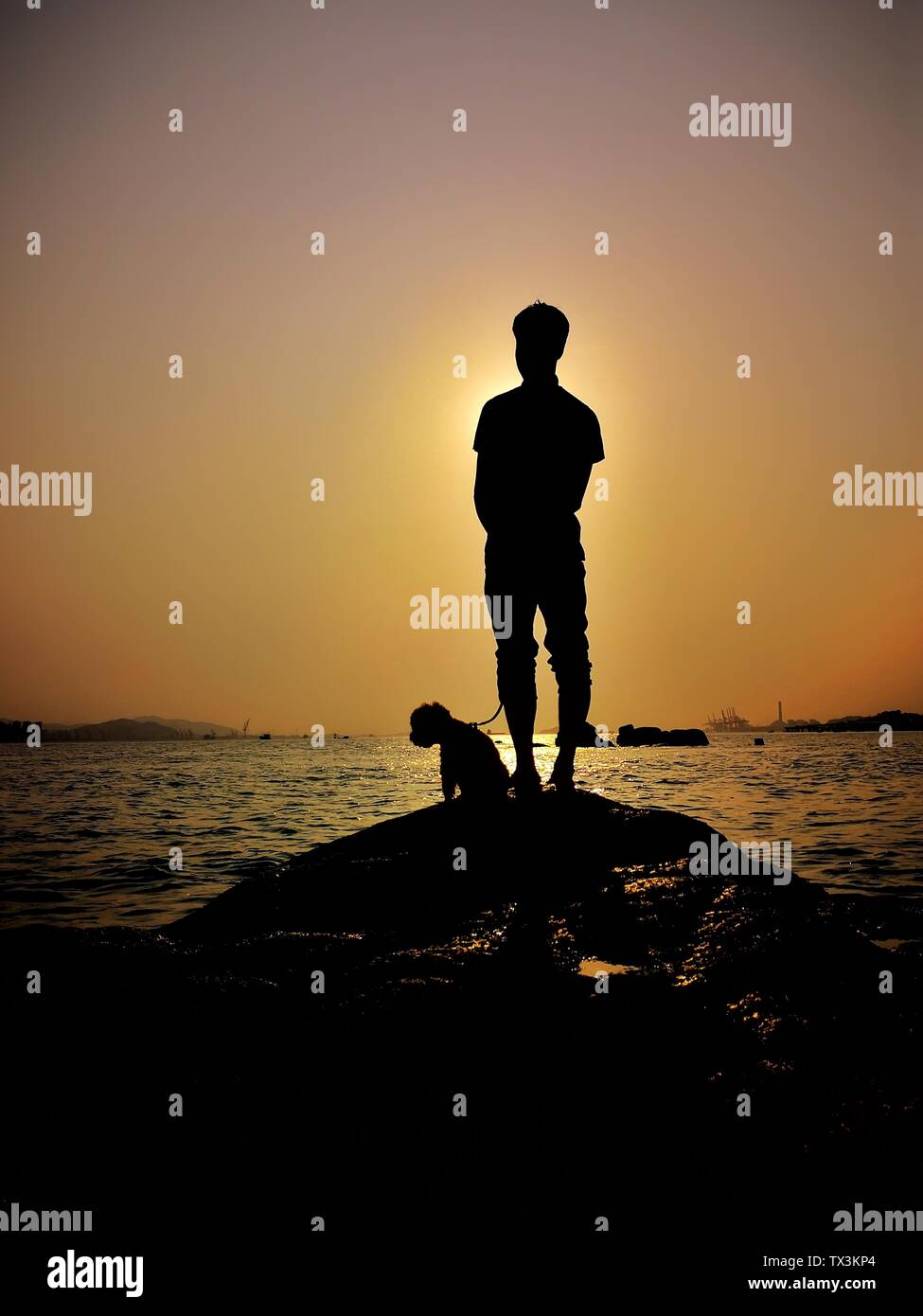 Dawn waters with sea people at night ocean sun hi-res stock photography ...