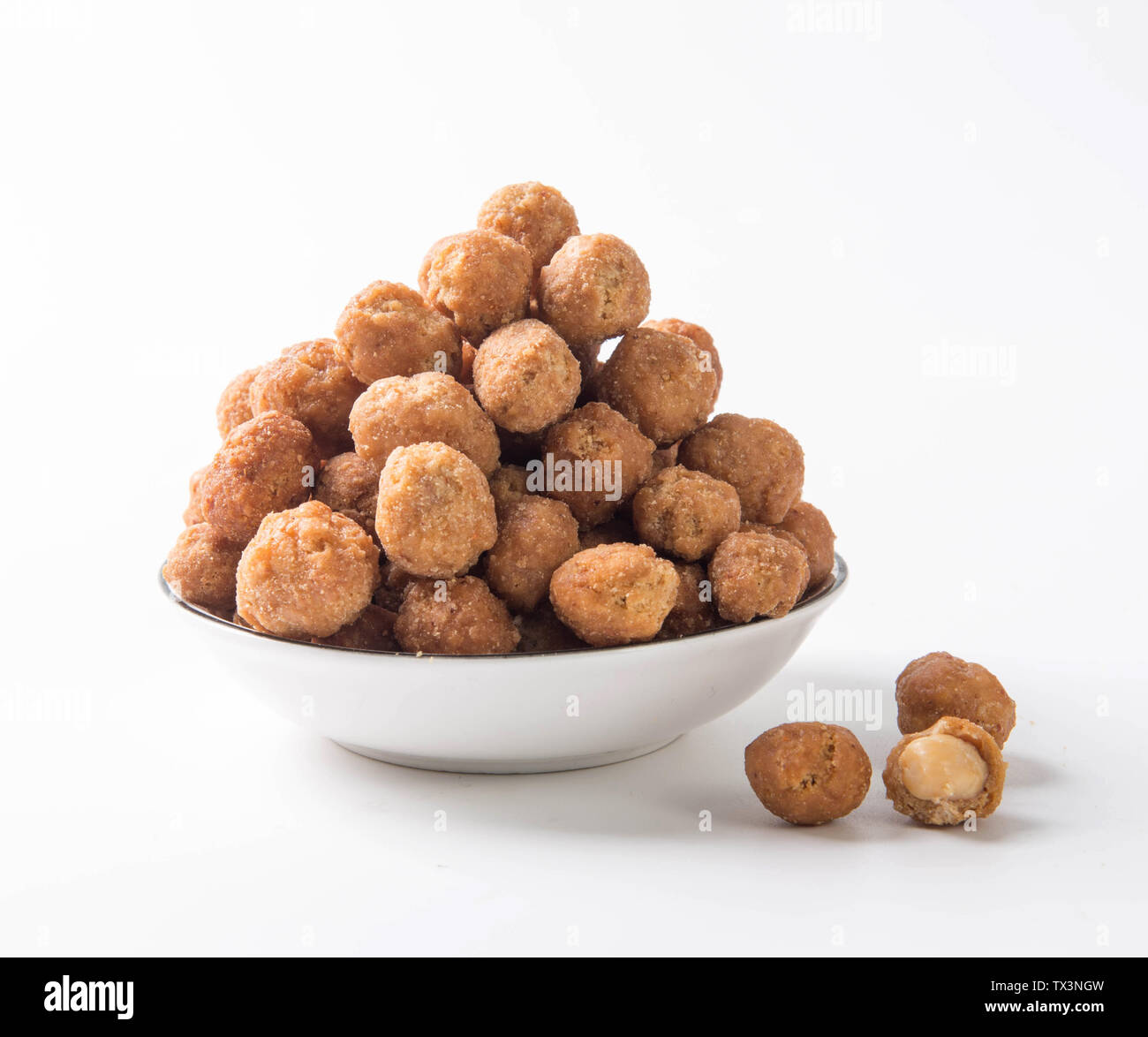 Fried peanuts, peanuts Stock Photo - Alamy