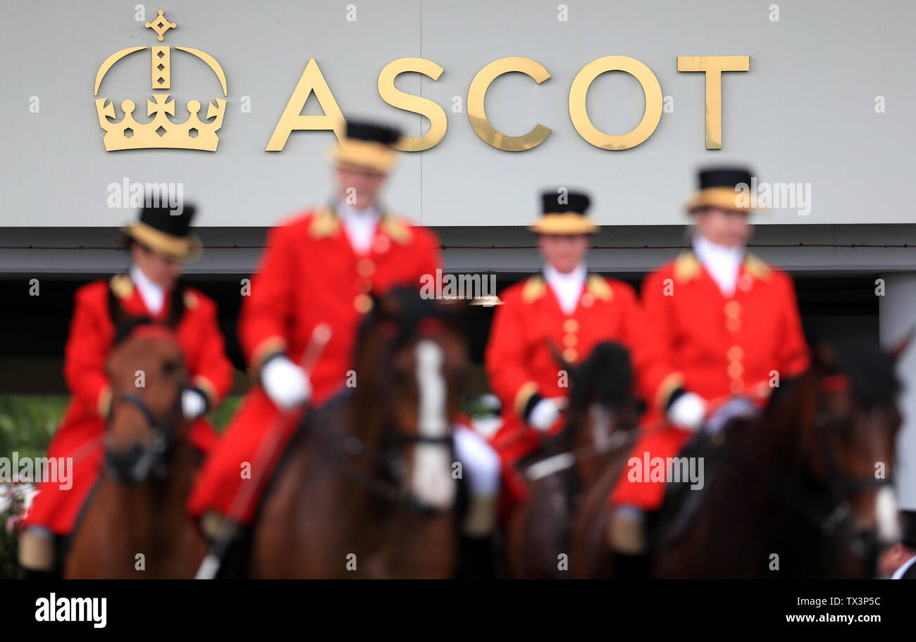 A general view of a royal ascot sign Stock Photo - Alamy
