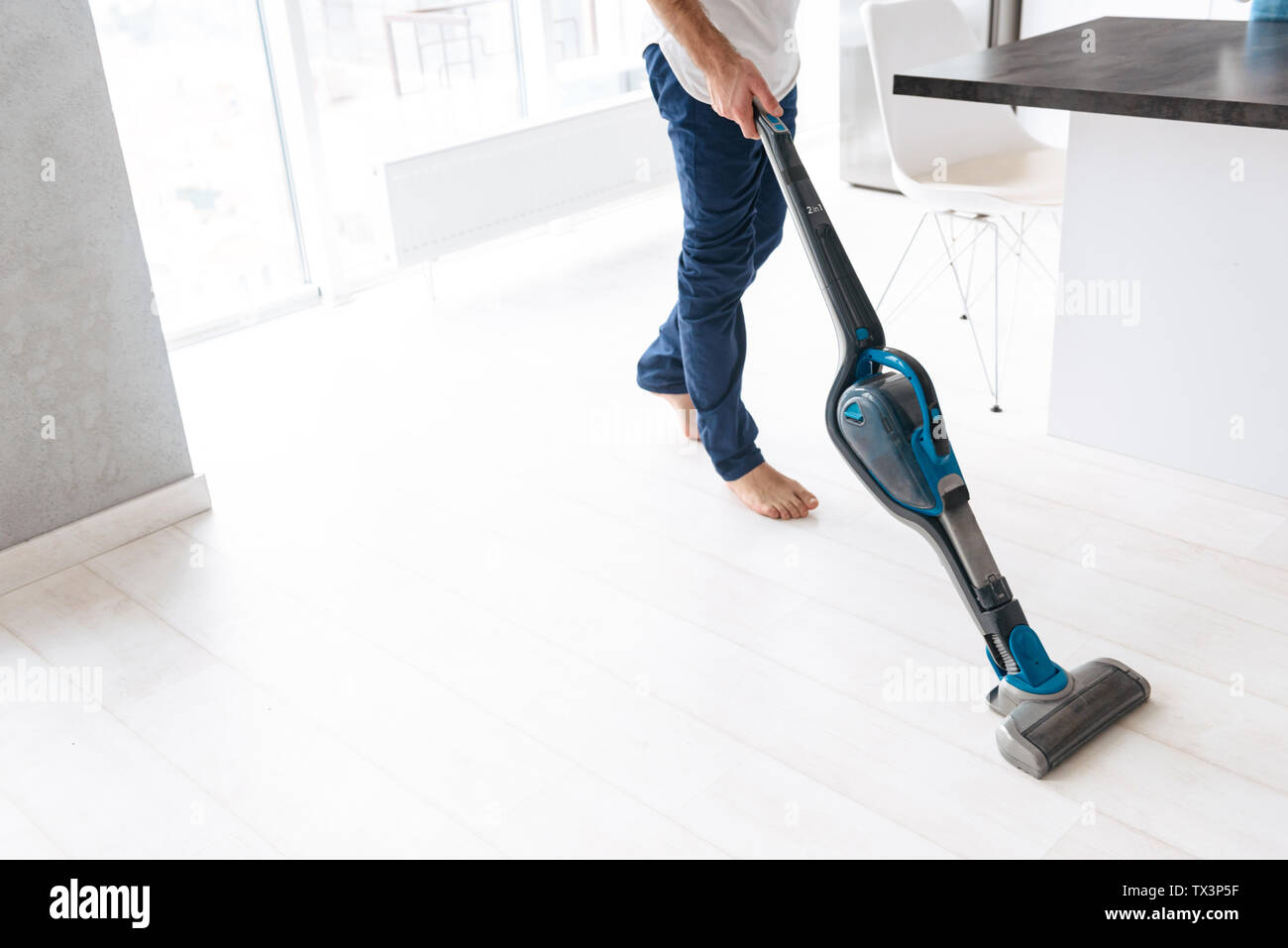 Man vacuuming hi-res stock photography and images - Alamy