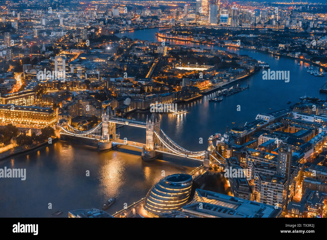 Night view of the Thames in London, England Stock Photo - Alamy