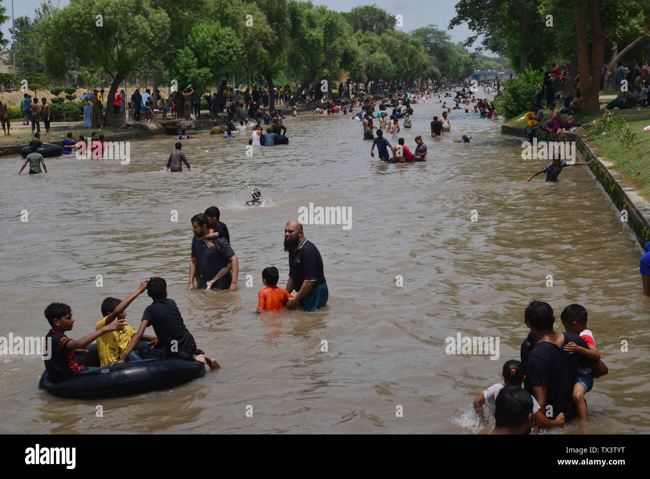 108 degrees fahrenheit hi-res stock photography and images - Alamy