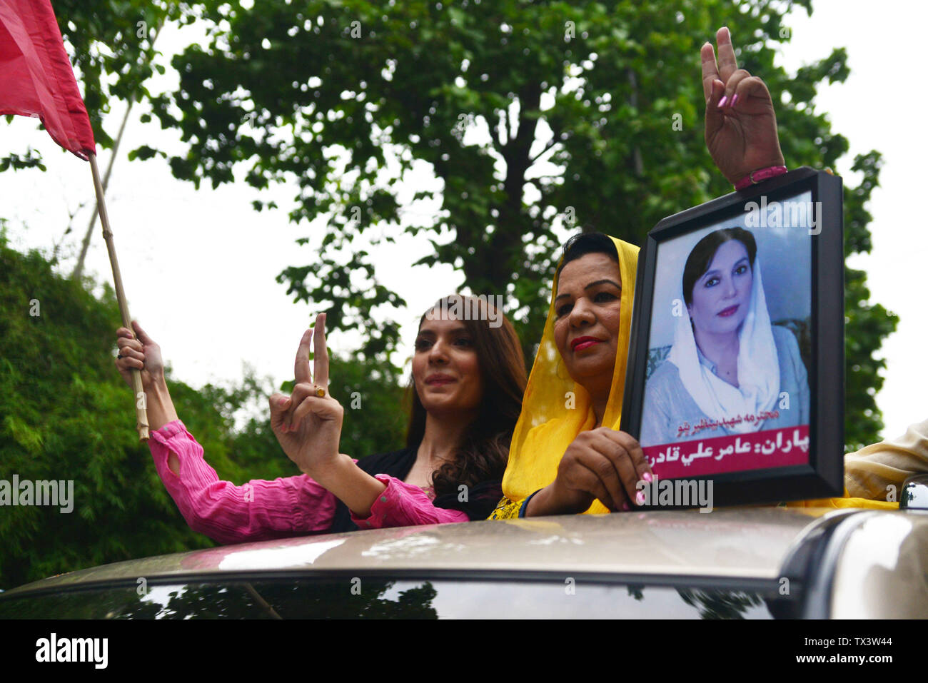 Pakistan peoples party ppp workers hi-res stock photography and images ...