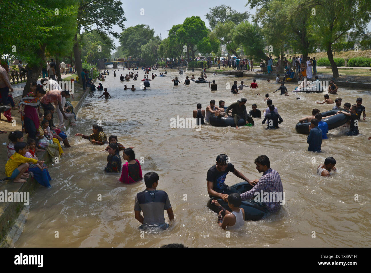 108 degrees fahrenheit hi-res stock photography and images - Alamy