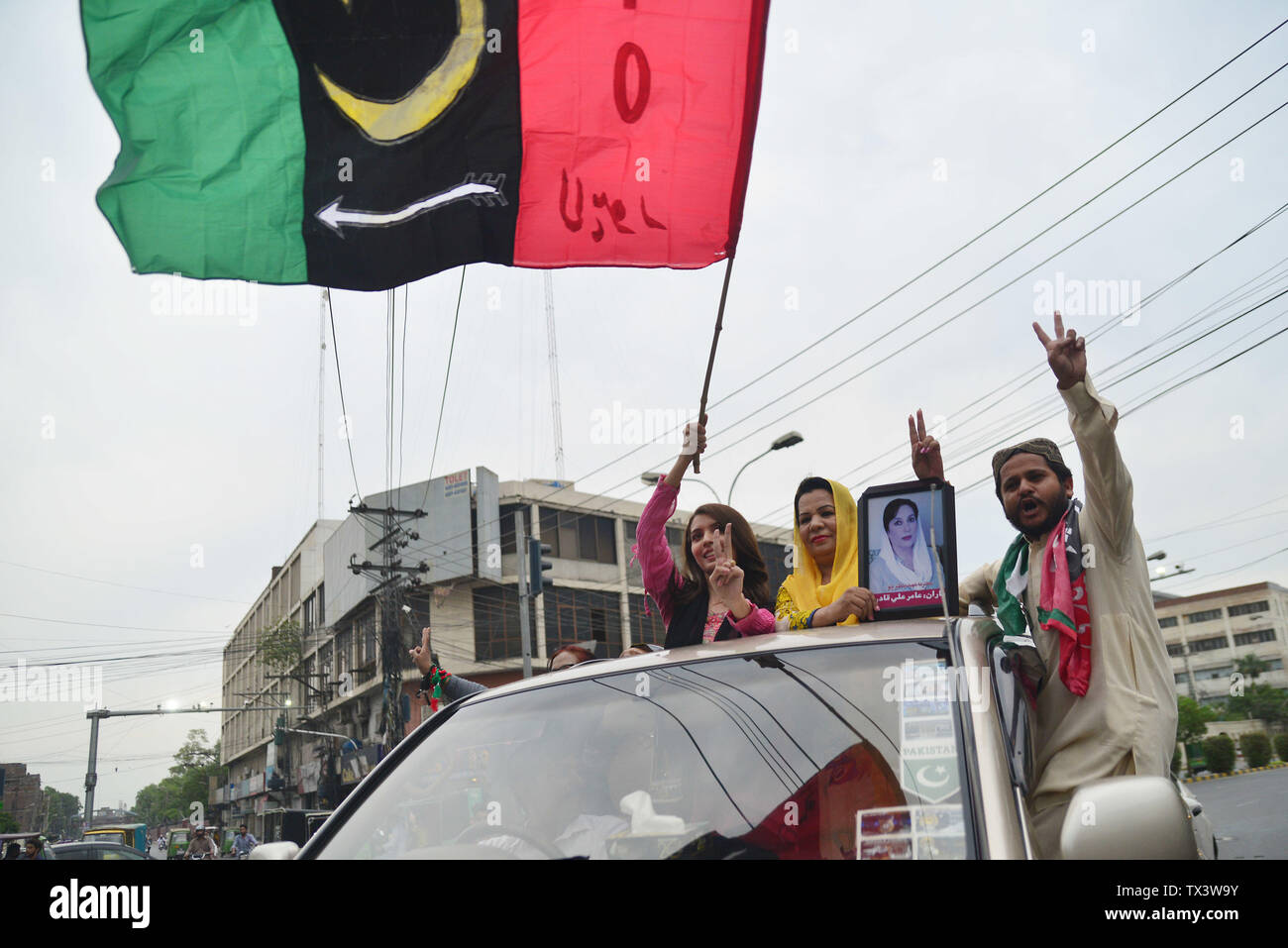 Pakistan peoples party ppp workers hi-res stock photography and images ...