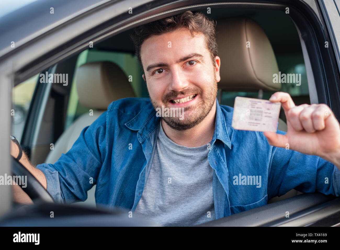 Learning drive car hi-res stock photography and images - Alamy